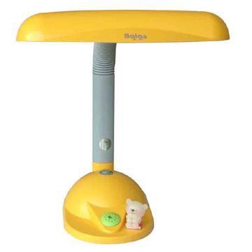 Cina Lampade da tavolo pieganti gialle 8W di Dimmable LED con luce bianca pura, nessun inquinamento di Mercury in vendita