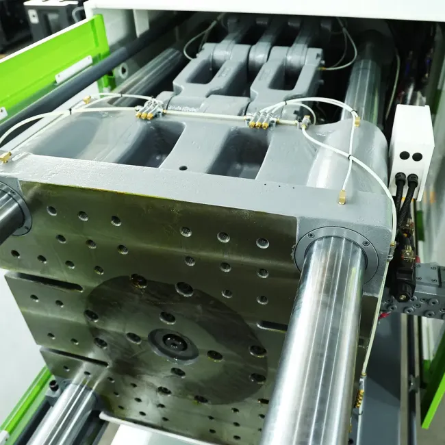 Strengthened Improved Injection Molding Equipment for Locking Technology