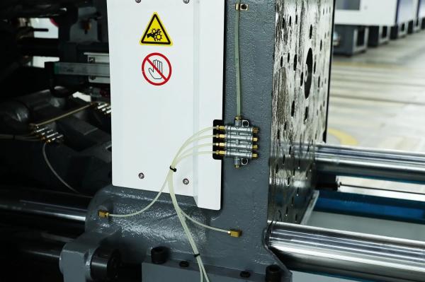 Quality Humanized Operation Injection Molding Machine with Simple Control Customizable for sale