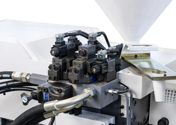 Quality Efficient Operation Friendly Operational Injection Molder for Anti-Salivation for sale