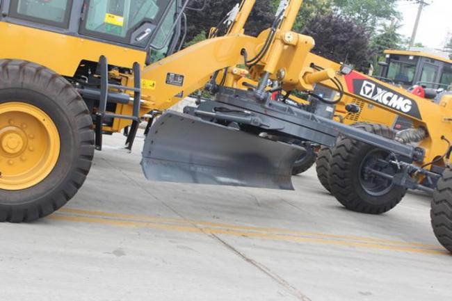 Selezionatore compatto della strada del trattore di GR135 130HP 11000kg, piccolo selezionatore del motore