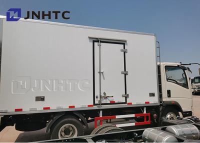 Cina SINOTRUCK Howo 4x2 ha refrigerato i camion per carne 266hp in vendita