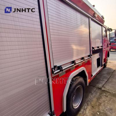 Cina NEW SINOTRUCK Howo 4x2 Light Duty Fire Fighting Truck con pompa d'acqua Truck di alta qualità in vendita