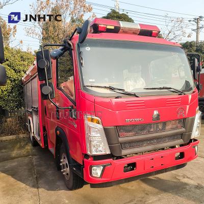 Cina NEW SINOTRUCK Howo 4x2 Light Duty Fire Fighting Truck con pompa d'acqua Truck di alta qualità in vendita