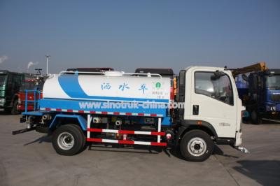 China 116 Hp Wihte HOWO 4X2 Water Tank Light Commercial Trucks 8CBM Tire 7.00R16 for sale