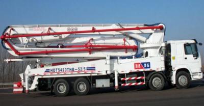 Cina Camion della pompa per calcestruzzo di Sinotruk HOWO con l'asta telescopica flessibile ed efficiente di 21m in vendita