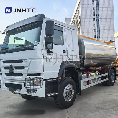 China HOWO 4X2 Road Construction Trailer Asphalt Distributor Truck With Spray Bar For Asphalt Priming for sale