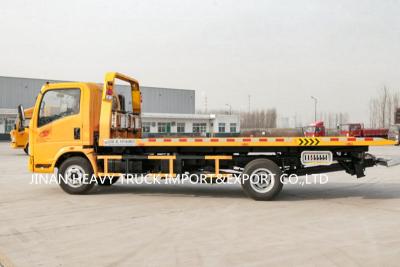 China SINOTRUK HOWO Light Duty Flatbed Wrecker Truck 4x2 6 Wheels for sale