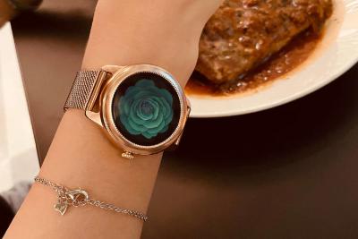 China coração anormal feito sob encomenda Rate Alarm Multi Sport Mode de Bluetooth Smartwatch do seletor 5V à venda
