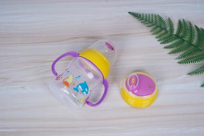 Cina 2 di 1 mesi libero di aspirazione BPA del capezzolo 6 tazza di Sippy del bambino da 6 once in vendita
