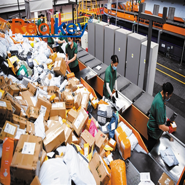 Cross Belt Sorter in e-commerce warehouse