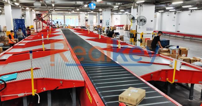 Narrow Belt Sorter in operation at distribution center