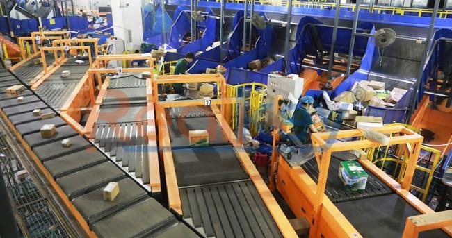 Multi Directional Linear Cross Belt Sorter System in operation