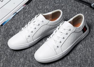 China Korea Style Comfortable Trendy Shoes White Skateboard Shoes With Embossed Pattern for sale