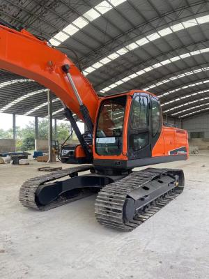 Cina Escavatore Doosan da 22 tonnellate con azionamento idraulico 11 giri al minuto, velocità di rotazione e forza di scavo da secchio 136,2 kN in vendita