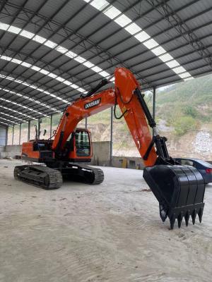 Cina Escavatore Doosan da 22 tonnellate con azionamento idraulico 11 giri al minuto, velocità di rotazione e forza di scavo da secchio 136,2 kN in vendita