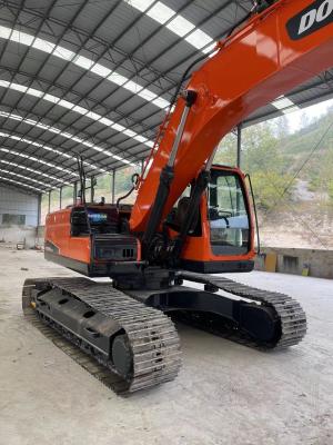 Cina Escavatore Doosan da 22 tonnellate con azionamento idraulico 11 giri al minuto, velocità di rotazione e forza di scavo da secchio 136,2 kN in vendita