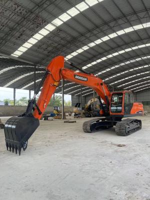 Cina Escavatore Doosan da 22 tonnellate con azionamento idraulico 11 giri al minuto, velocità di rotazione e forza di scavo da secchio 136,2 kN in vendita