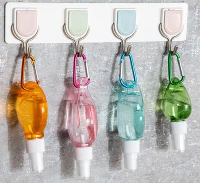 Cina Il cuore di plastica del gancio della catena chiave della bottiglia del prodotto disinfettante della mano 50ml ha modellato in vendita