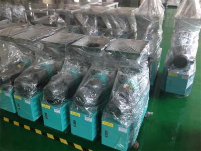 Cina Macchina schiacciante di plastica delle lame di Screenless SKD per il sistema di plastica di riciclaggio dei rifiuti in vendita