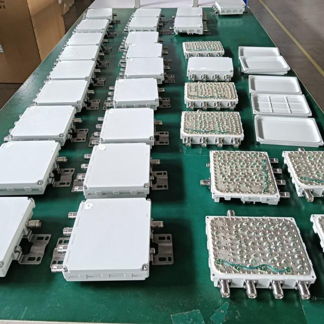 Low 698-960&1710-2170&2300-2700m Low Pim 160dbc RF Triplexer Combiner