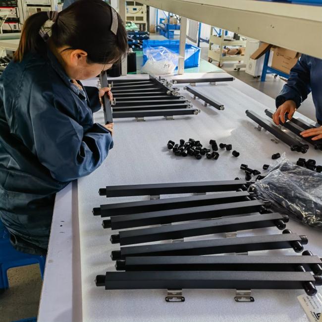 Factory Customized 2 Way 617-4000MHz Power Divider Stable Performance