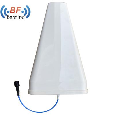 China TX-0740-XXXX 698-4000MHz Siso Long Log Periodic Antenna Lpda with Wide Frequency Range for sale