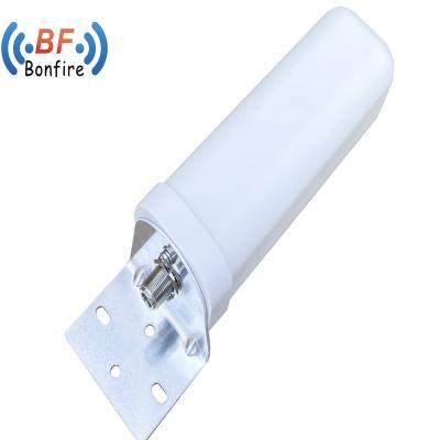 China 4G LTE 5g 25dBi Repetidor exterior impermeable N Conector femenino Polarización vertical en venta