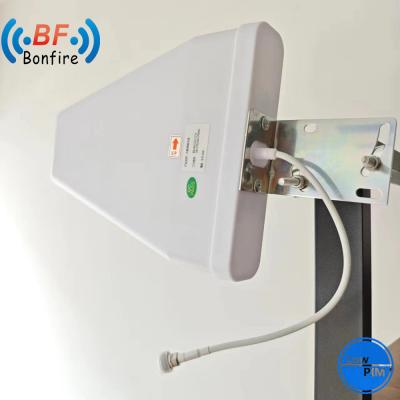 China 20 dBi Dual Polarized 2X2 MIMO Enclosure Patch Panel 5,8 GHz Antenne voor 698-4000MHz Te koop