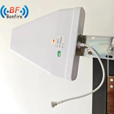 China 698-4000MHz Dual Polarized 2X2 MIMO Enclosure Patch Panel Antenna para produção OEM/ODM à venda