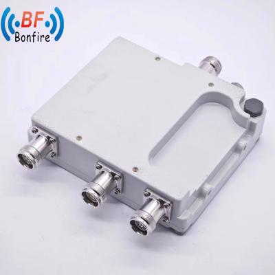Cina 1710-2170MHz 2300-2690MHz VHF UHF Band RF Duplexer Diplexer con SMB Interfaccia femminile in vendita