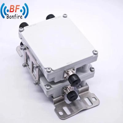 Cina 1710-1880/1920-2170/2300-2700MHz RF Duplexer Low Pim -160dbc RF Combinatore a banda larga Quad-Band Combinatore in vendita