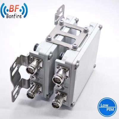 China Combinador de RF 2500-2700MHz Combinador de diplexor de cavidade com tamanho de pacote personalizado em vermelho à venda