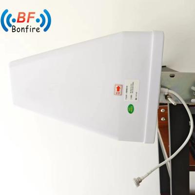 Cina Antenna RF per antenna Omni per montaggio a soffitto a banda larga da 698-4000 MHz 4G Signal Booster in vendita