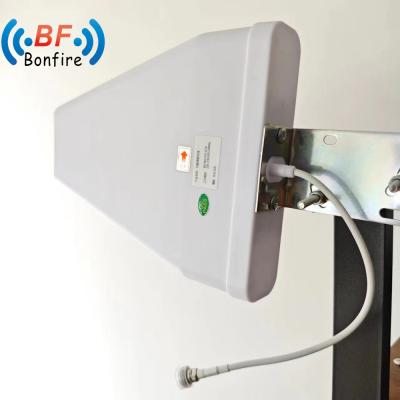 Cina Antenna RF per antenna Omni per montaggio a soffitto a banda larga da 698-4000 MHz 4G Signal Booster in vendita