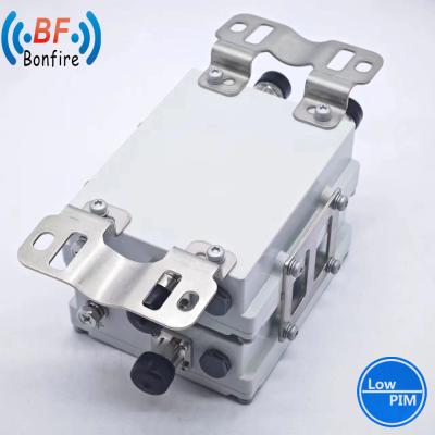 Cina Combinatore rosso HLQ-XXXXX 2.4G 5g 1710-2170MHz 2300-2690MHz Combinatore Pim basso Diplesso RF SMA Tipo femminile in vendita