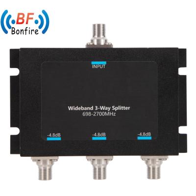 Cina Peso lordo 0.270kg 698-2700MHz 4 Way RF Micro Strip Divider per edifici interni in vendita