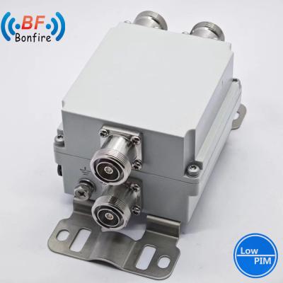 Cina 200W Triplexer RF Diplexer 2 Way UHF Combiner con connettore N-50K 1710-1880 1920-2170MHz in vendita