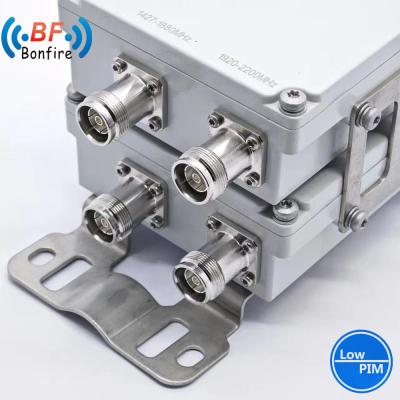 Cina Combinatore RF Triplexer Diplexer 1710-1880 1920-2170 2300-2400 2500-2700MHz Singolo 4.3-10f -160 Dbc IP67 in vendita