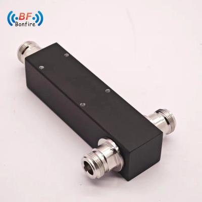 中国 低挿入損失 低 Vswr 5000-6000MHz 50W 2 Way パワースプリッタ N 女性 IP60 Ibs/Das 販売のため