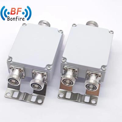 China 2300-2400 2500-2700MHz Combinador de RF de banda doble Combinador atenuador coaxial en venta
