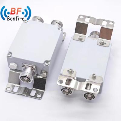 Cina Combinatore RF da maschio a femmina di tipo DIN da 200 W per applicazioni a doppia banda e con classificazione IP65 in vendita