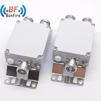 Cina 4.3-10f Combinatore DIN-F N-F RF per interni/esterni IP65 1920-2170 2300-2400 2500-2700MHz in vendita