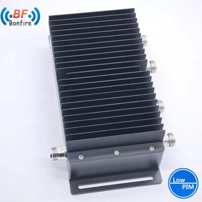 中国 低ピムハイブリッドカップラー 7/16DIN 女性型UHF RFハイブリッド組み合わせ器 698-4000MHz 3dB RF 2X1 販売のため