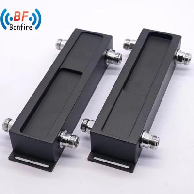中国 パッケージ 総重量 0.780kg グレー/レッド/ブラック 698-4000MHz パッシブ RF 2X2ハイブリッド コンビナー 販売のため