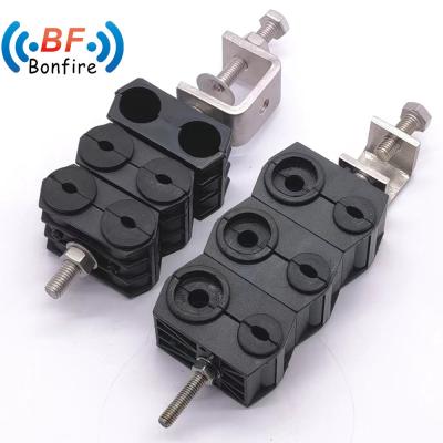China 15.00cm * 6.00cm * 1.50cm Package 3 Way Feeder Clamp for 5mm Fiber and Power Cable for sale