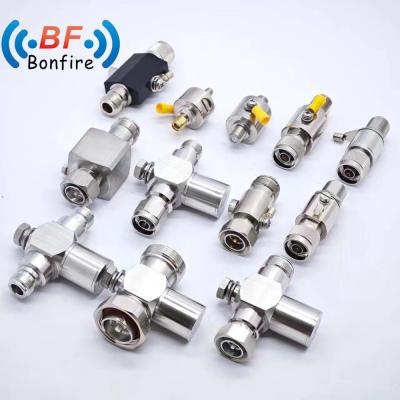 Cina 4.3-10 Protezione contro le sovratensioni con connettore maschile per l'interfaccia N-F e ampia gamma di frequenze in vendita