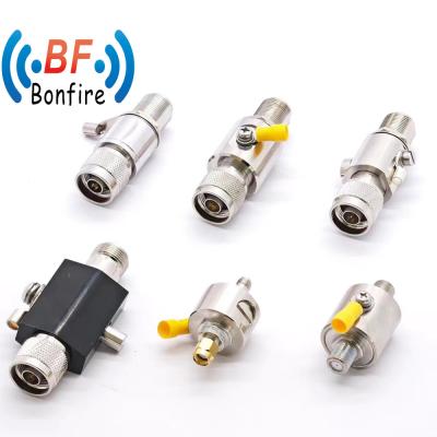Cina 90V 230V N Paratia femminile per SMA connettori femminili arrester RF per interni / esterni in vendita