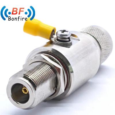 Cina UHF Femmina a UHF Femmina Paratia connettore coassiale protettore di sovratensione arrester per rosso interno / esterno IP65 in vendita