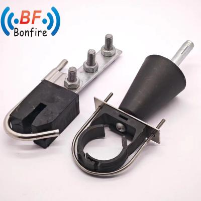 中国 KXK-XXXXX 1-1/4 コアシアルケーブルクリップ 3 Way フィッダークランプ カスタマイズされたケーブルクランプ 販売のため